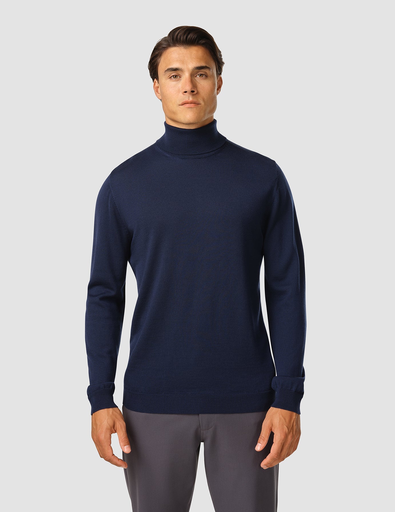 Premium Merino Turtleneck Navy | SHAPING NEW TOMORROW